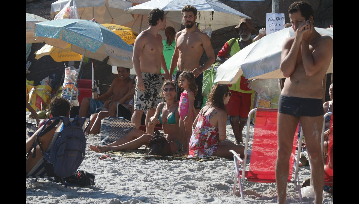 Foto Grazi Massafera e Cauã Reymond também foram flagrados juntos em