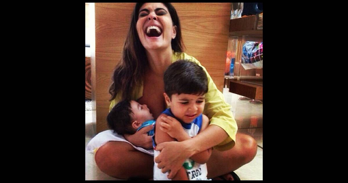 Juliana Paes abre presentes de Natal os filhos Manhã mais gostosa Purepeople