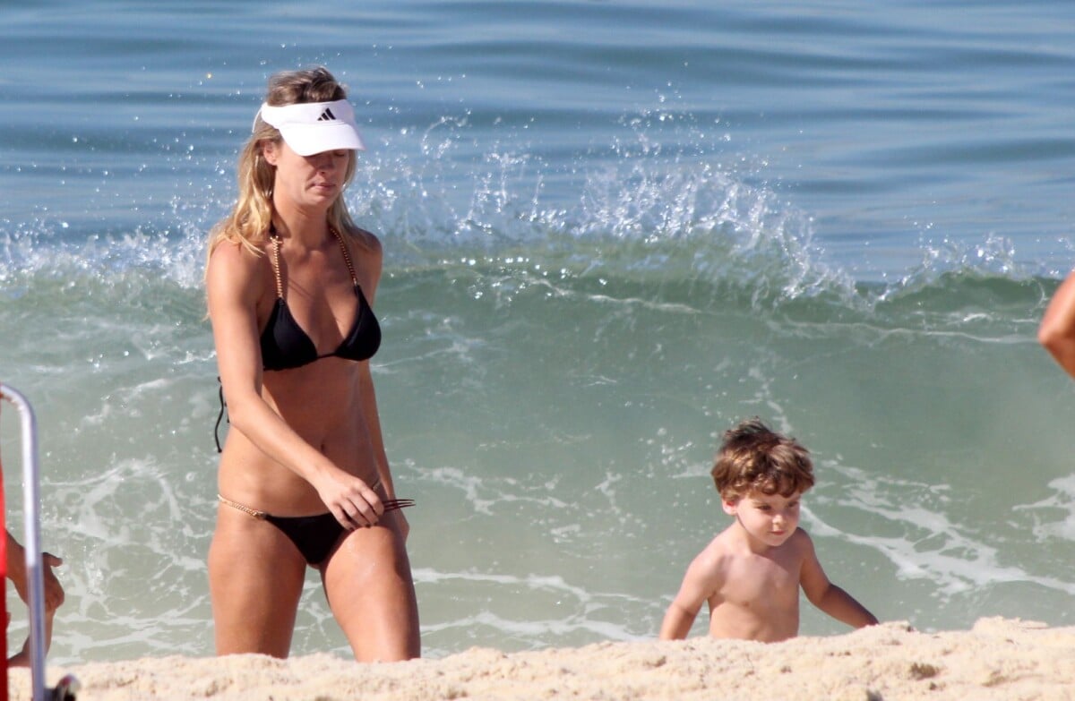 Foto Let Cia Birkheuer Brinca O Filho Jo O Guilherme De Anos