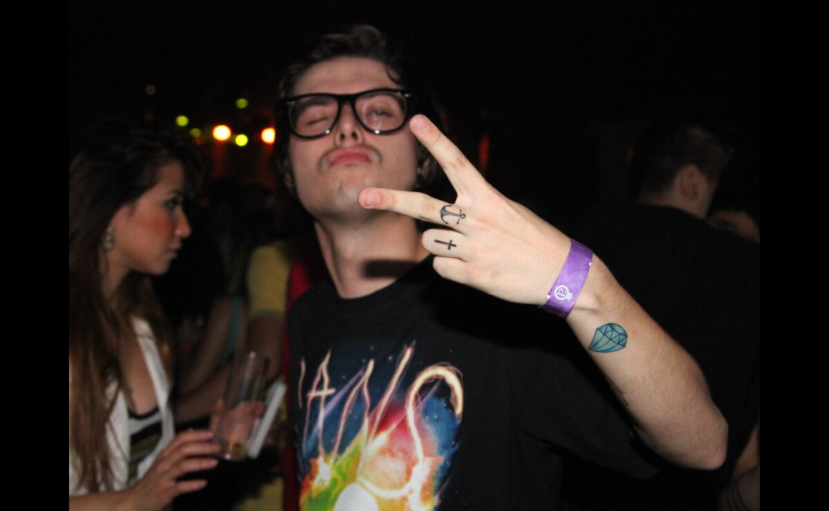 Foto: Pe Lanza curte show do cantor Thiaguinho - Purepeople