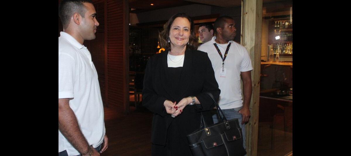 Foto: Elizabeth Savala celebra a chegada da nova idade dedicada às ...