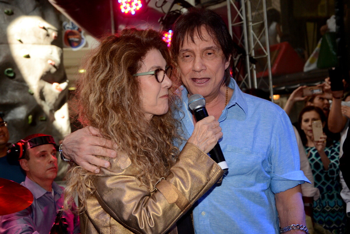 Foto: Vanderléa também cantou com Roberto Carlos - Purepeople