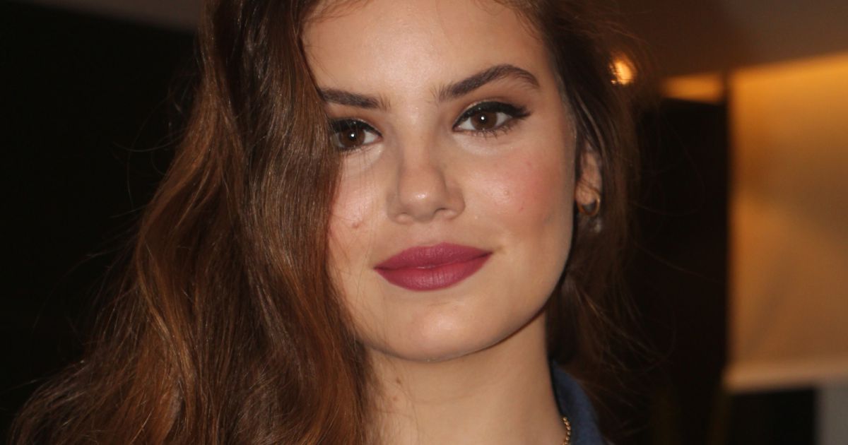 Camila Queiroz e o namorado, Klebber Toledo, estão em Praga, na ...