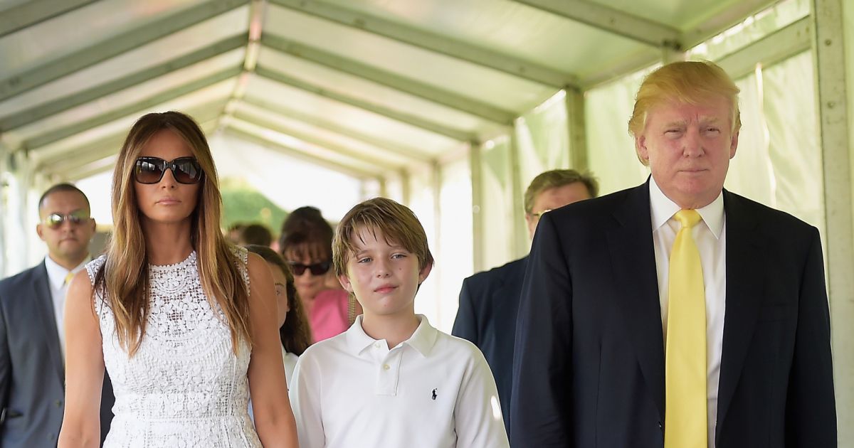 Melania Trump posa com o filho, Barron, fruto de seu relacionamento com ...