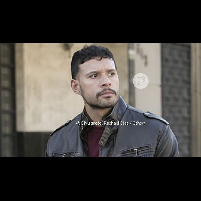 Fininho (Hugo Resende) golpeia Tiago (Humberto Carrão) e atira Isabela ...