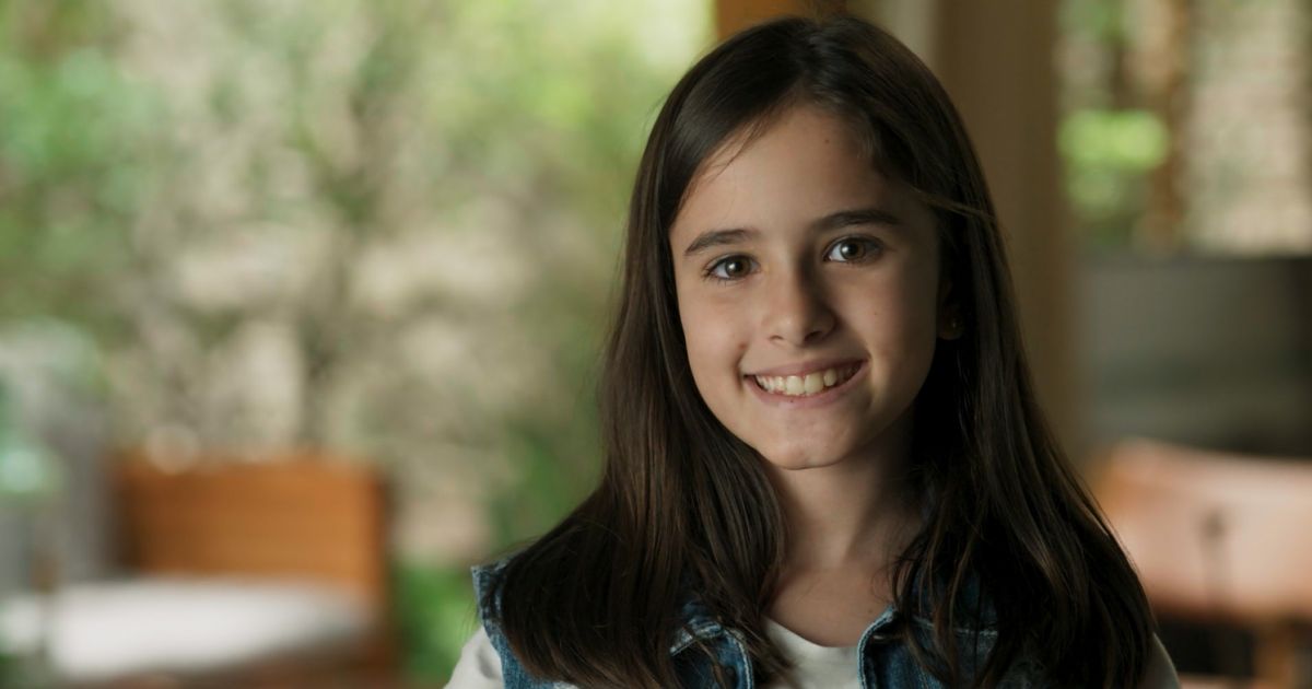 Júlia (Nathalia Dill) se desespera quando Alex (Caio Paduan) ameaça ...
