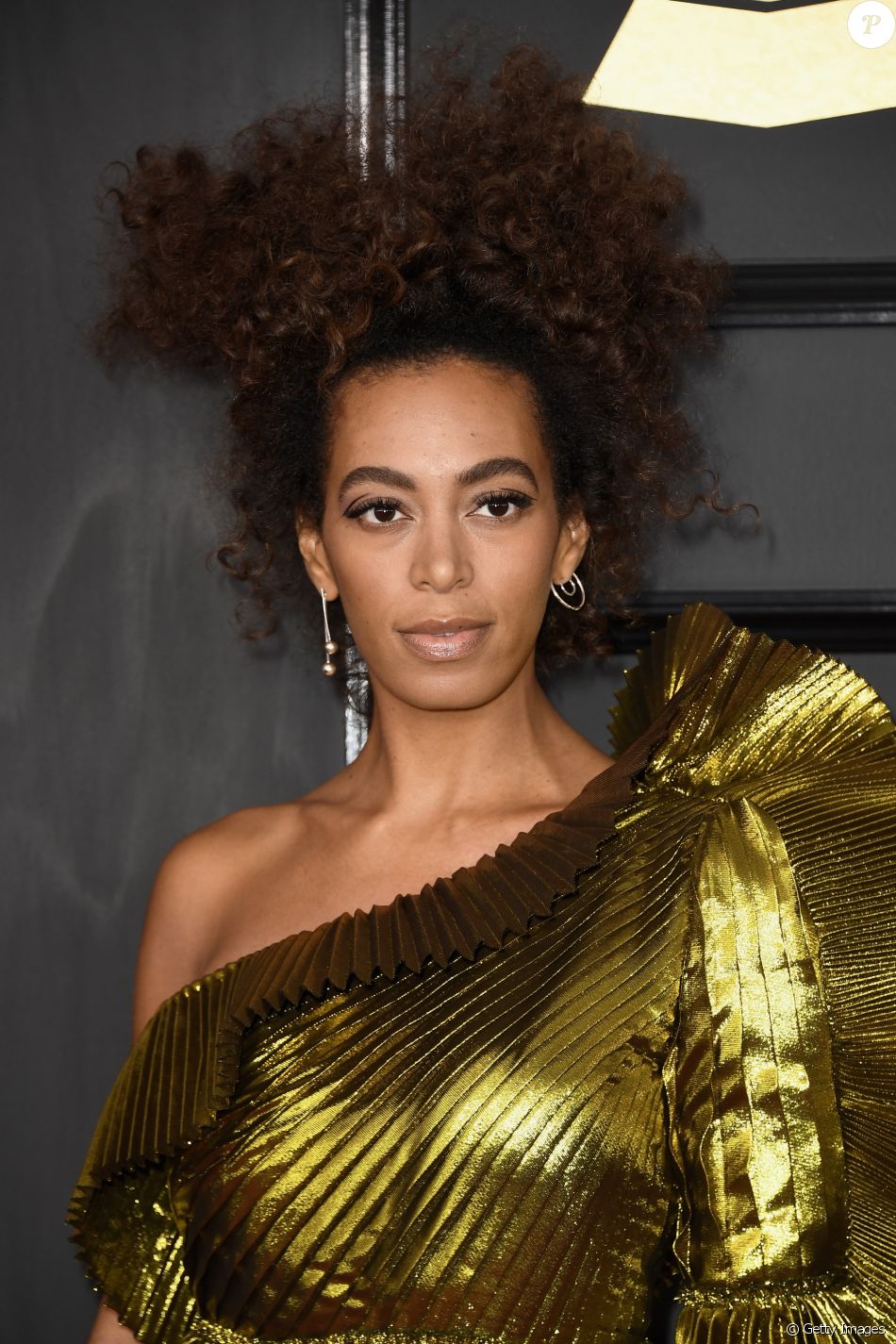 Solange Knowles de Gucci na 59ª edição do Grammy Awards, em Los Angeles ...