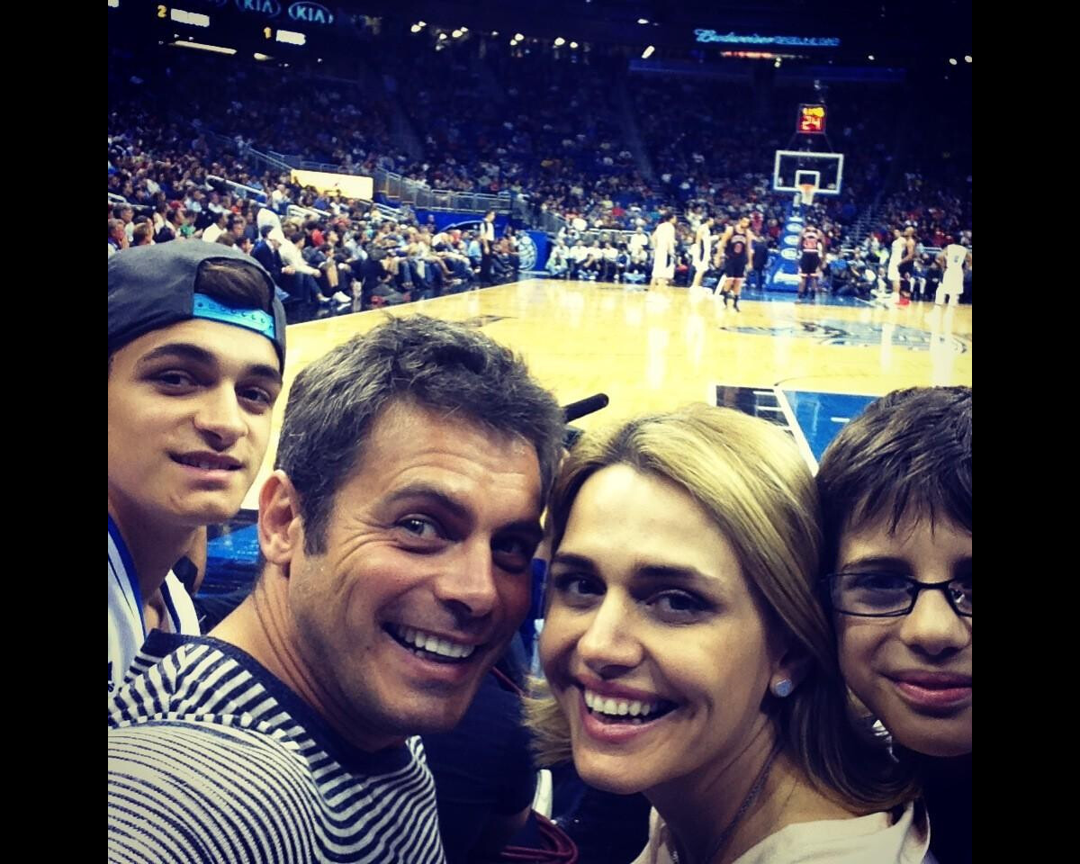 Foto: Luigi Baricelli posta foto em seu Twitter assistindo a jogo de ...