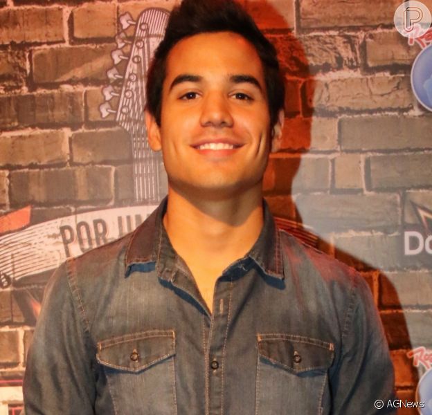 Bruno Gadiol, Guto de 'Malhação - Viva a Diferença', beija músico em ...