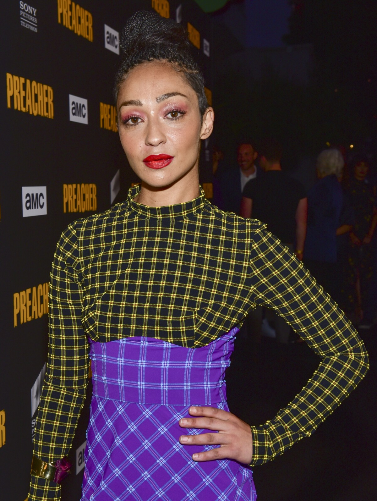 Foto: Ruth Negga combinou peças quadriculadas na première da terceira ...
