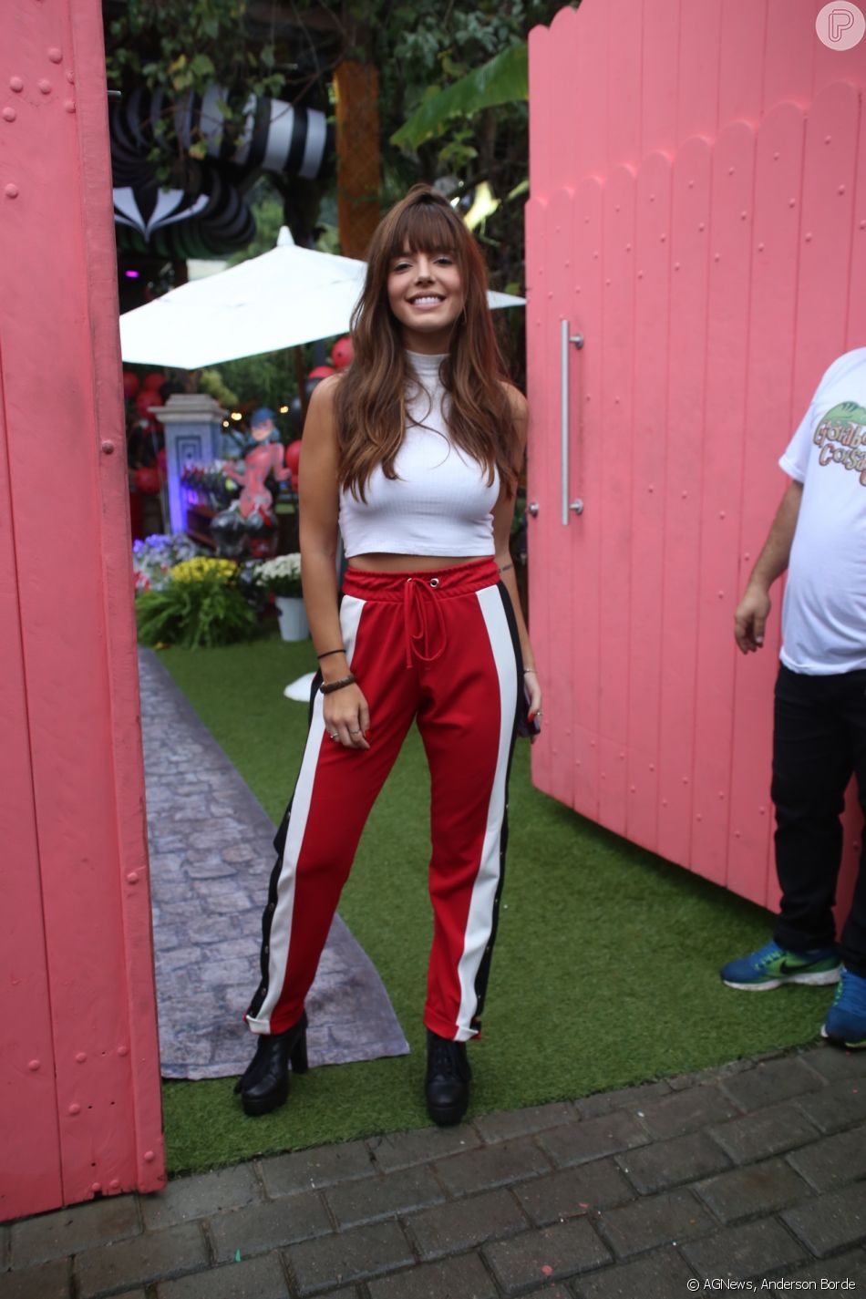 A intérprete de Rochelle questiona quando esse tipo de comportamento ...