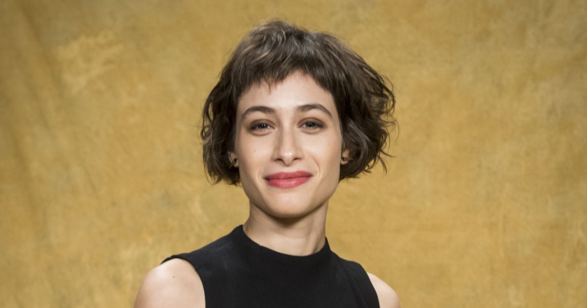 Manuela (Luisa Arraes) comemora a liberdade da mãe, Luzia (Giovanna ...