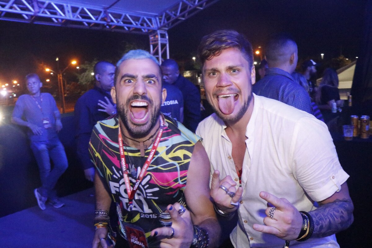 Foto: Ex-BBB Jéssica Mueller curtiu micareta com Breno Simões e Kaysar ...