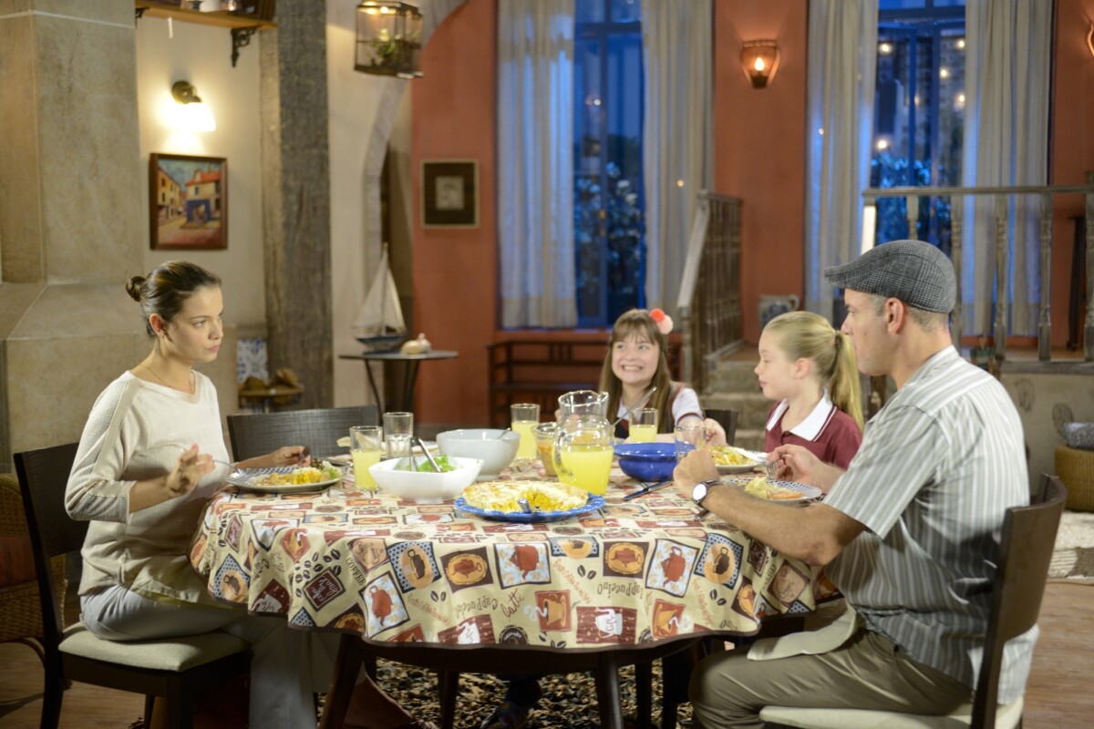 Foto: Poliana (Sophia Valverde) e Lorena (Pietra Quintela) conseguem ...