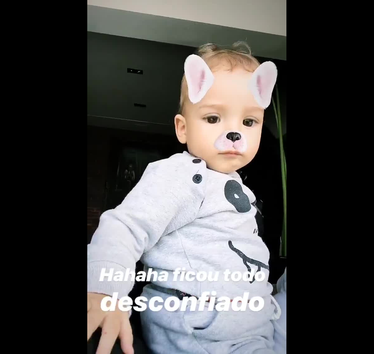 Vídeo: Junior Lima exibiu o filho, Otto, de 10 meses, com filtro do ... Vídeo: Junior Lima exibiu o filho, Otto, de 10 meses, com filtro do ...
