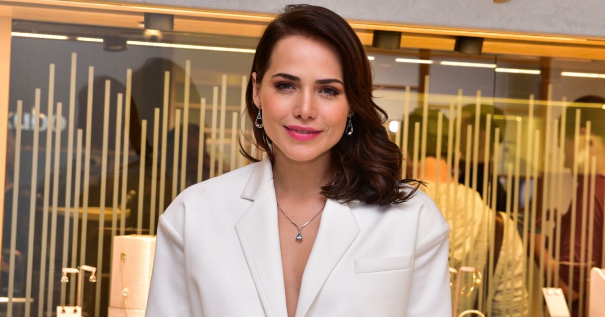 Leticia Colin está no ar como intérprete de personagem Rosa, na novela ...