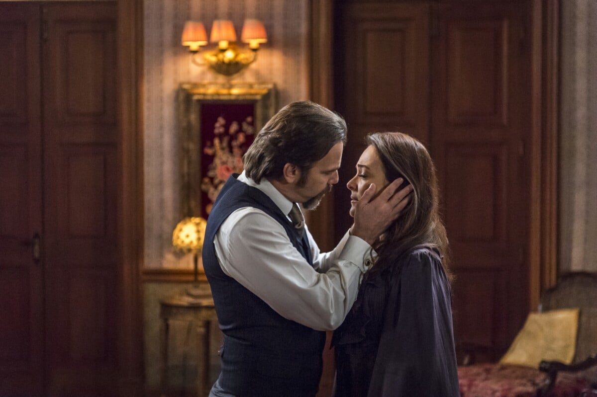 Foto: Julieta (Gabriela Duarte) diz que o amor por Aurélio (Marcelo ...