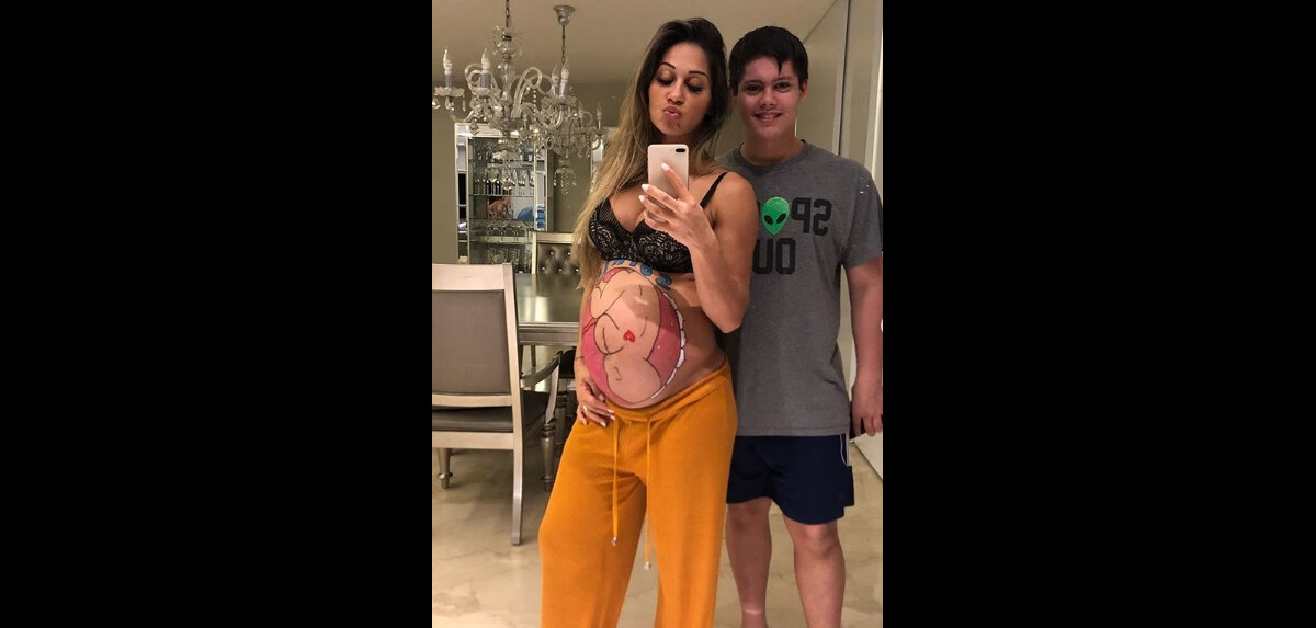 Foto: Mayra Cardi posa com o filho, Lucas, de 18 anos - Purepeople