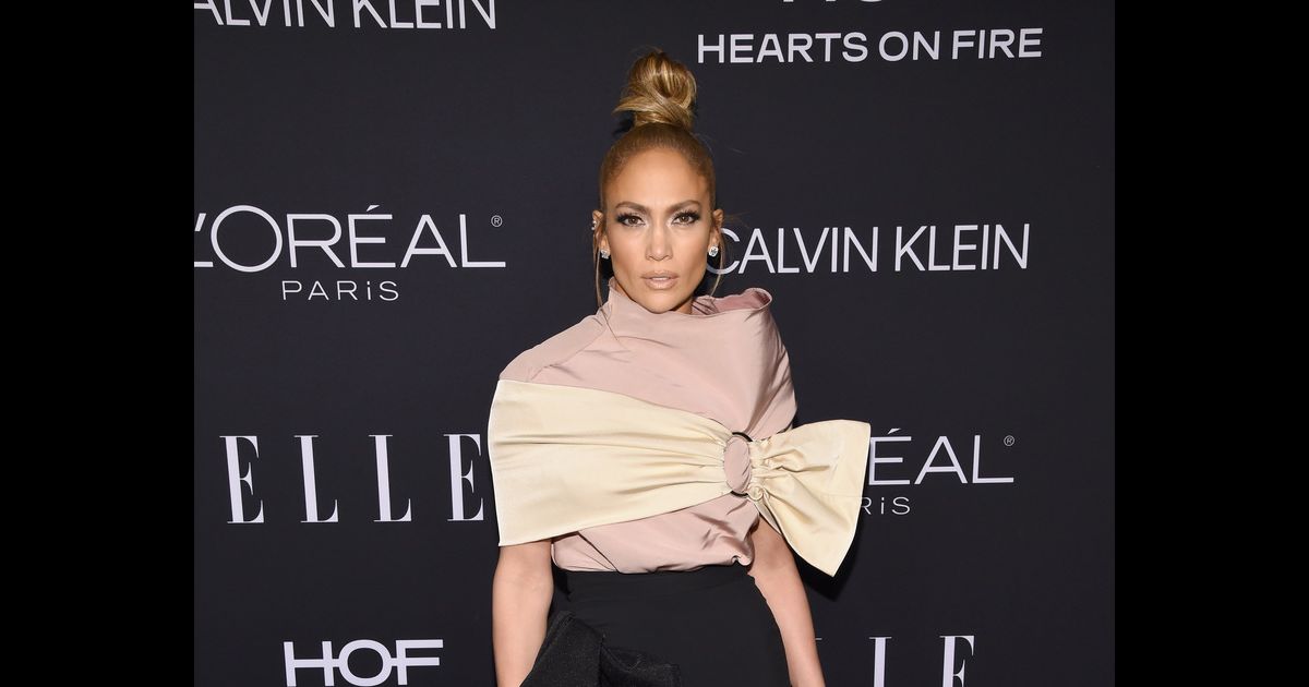 Jennifer Lopez escolheu um modelo escultural e moderninho da Maticevski ...