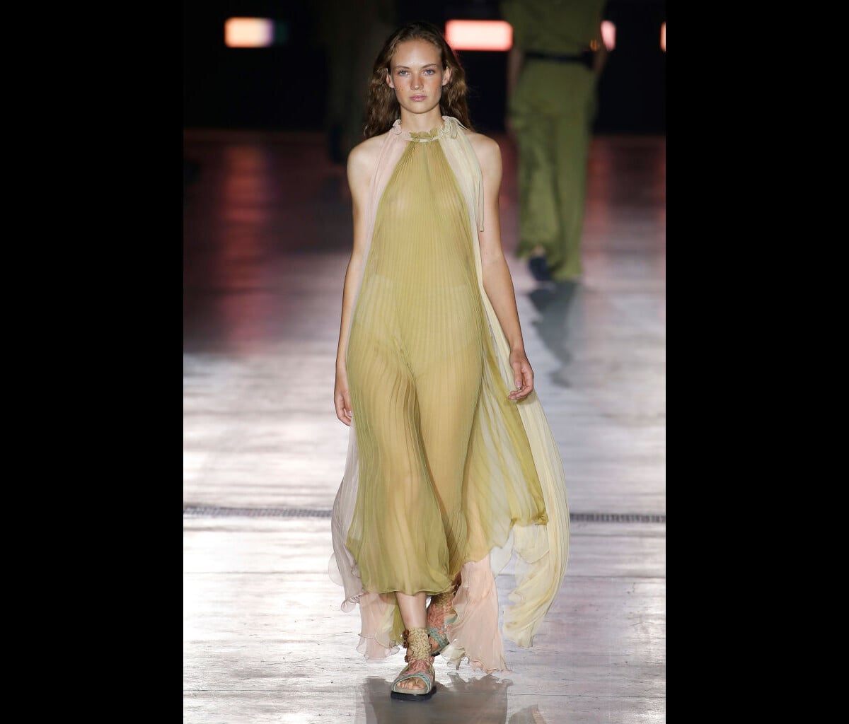 Foto: Verde clarinho no look Alberta Ferretti - Purepeople