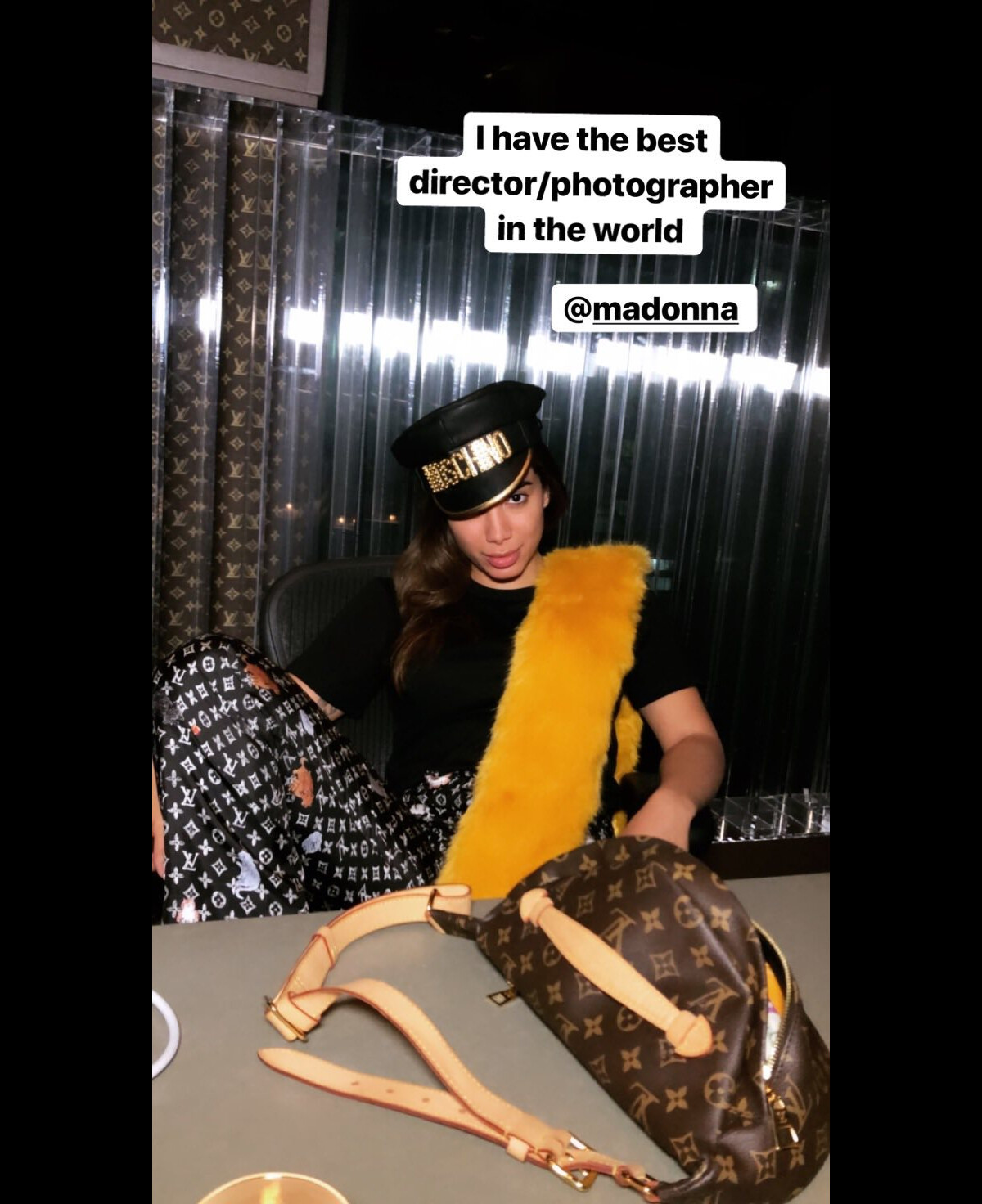 Foto: Com look grifado, Anitta é clicada por Madonna e a elogia como ...