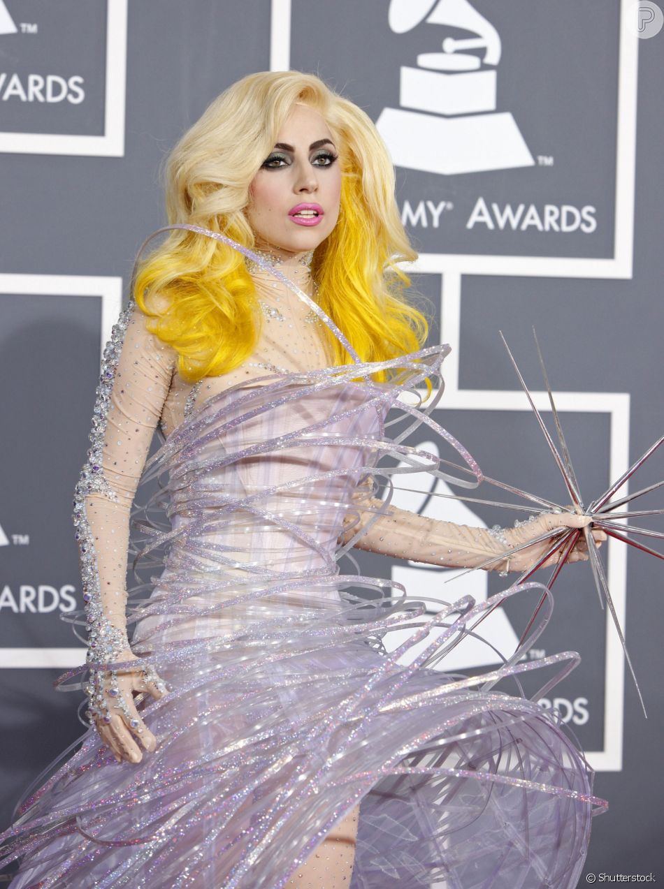 Lady Gaga usa Galaxy Dress Armani Privé no 52nd Annual GRAMMY Awards em ...