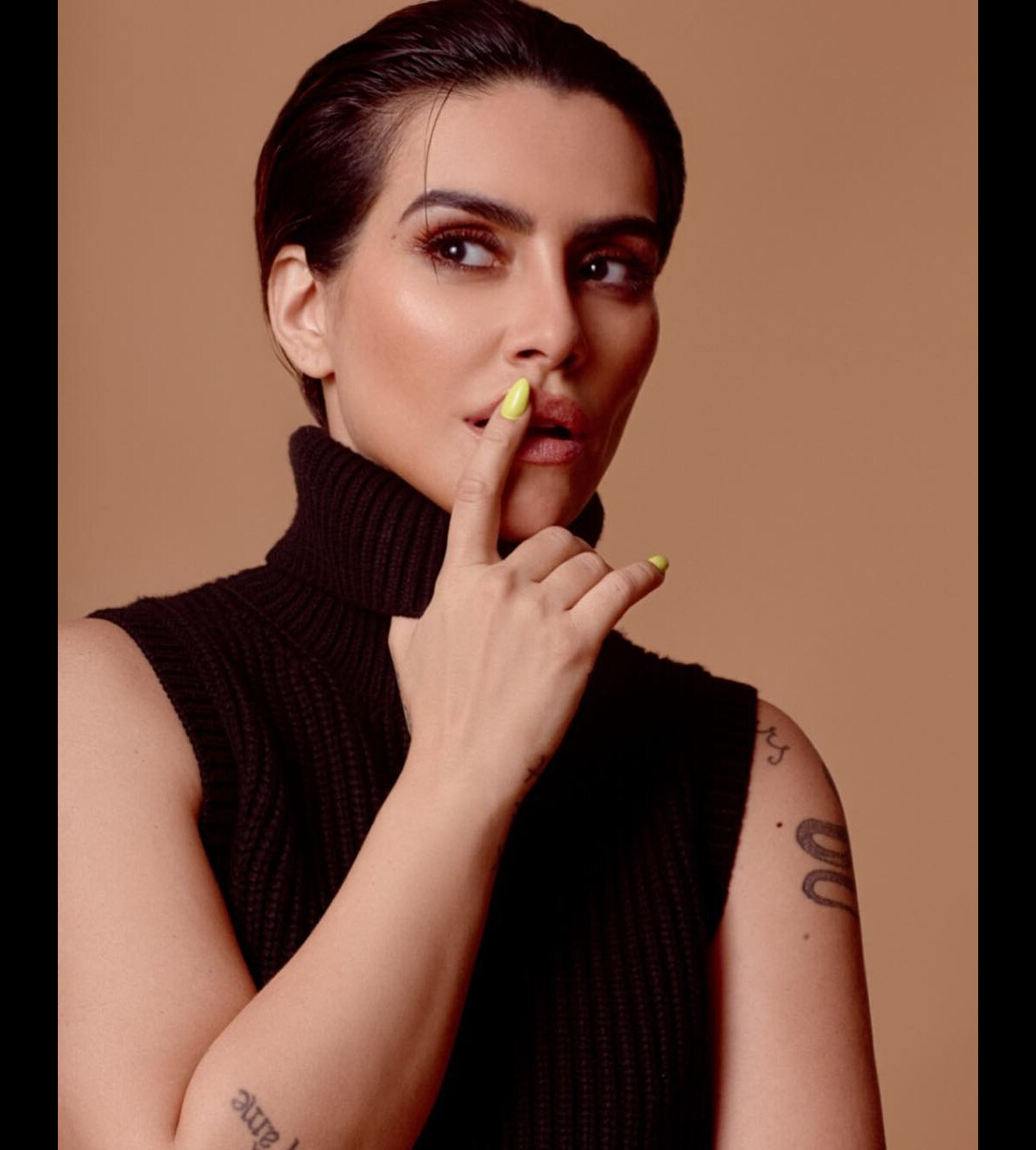 Foto: Cleo Pires é outra famosa que apostou no neon em suas unhas ...