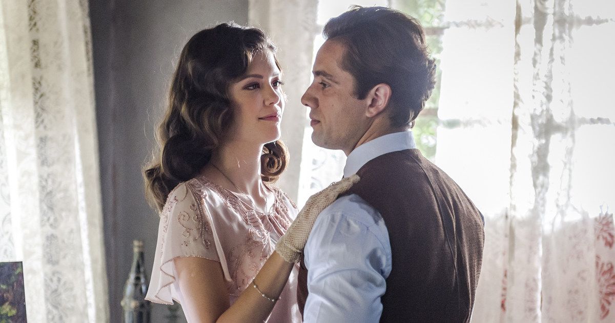 Júlia (Vitória Strada) procura por Danilo (Rafael Cardoso) e conta que ...
