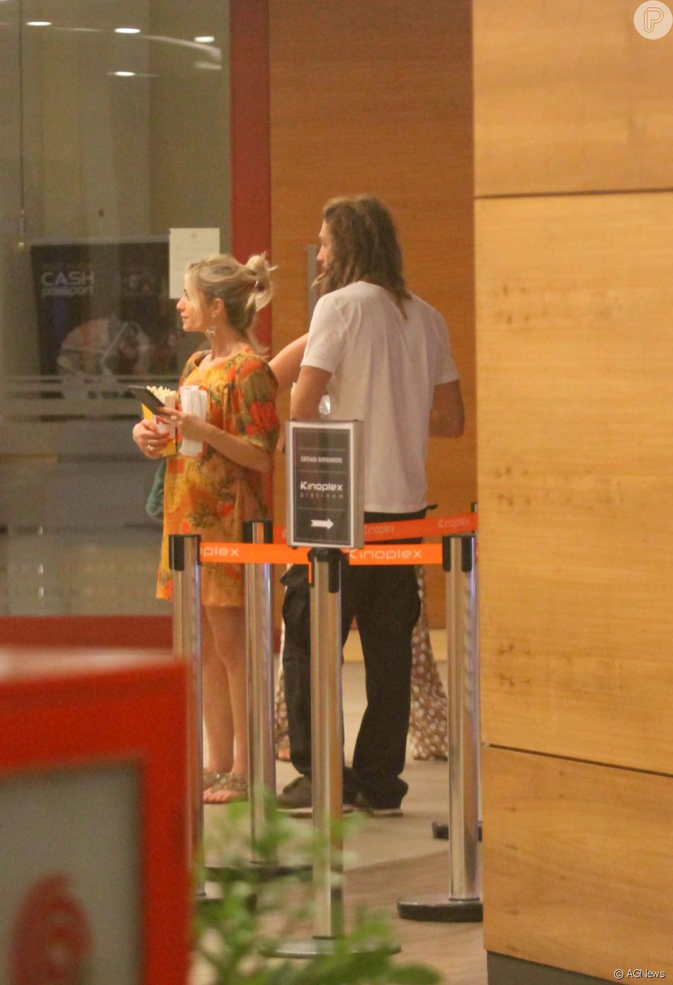 Leticia Spiller e Pablo Vares curtem cinema no Fashion Mall, zona sul ...