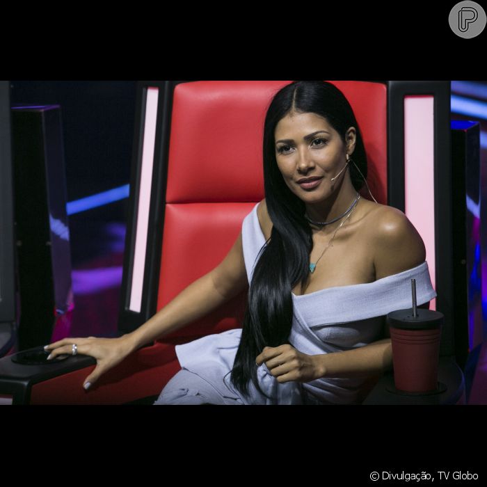 Simaria gosta de deixar o corpo à mostra em looks decotados - Purepeople