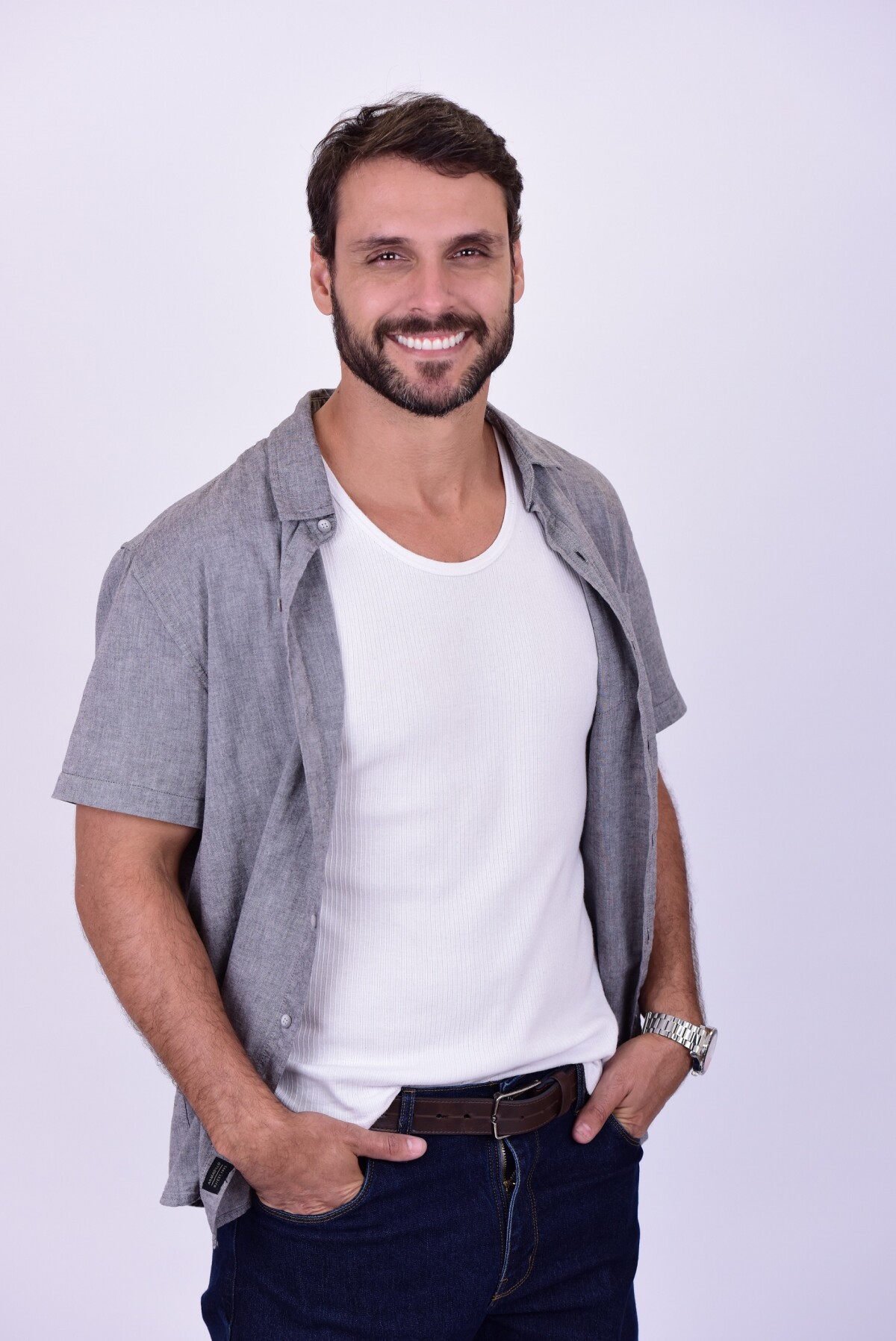 Foto: Na novela 'Topíssima', Antonio (Felipe Cunha) é o taxista humilde ...