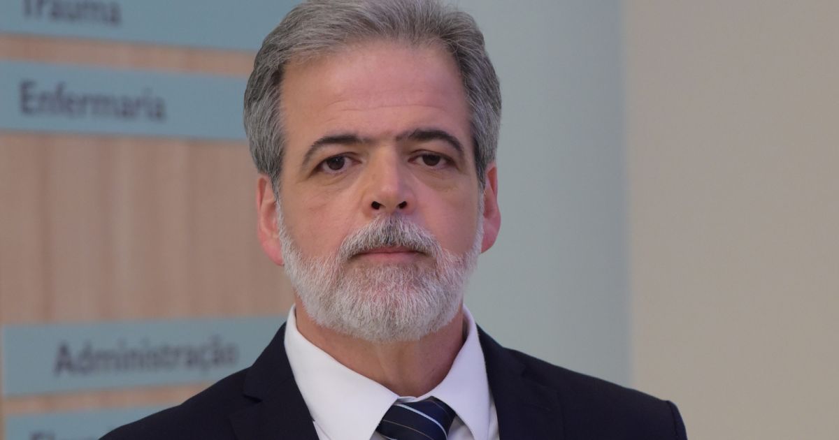 Na novela 'Topíssima', Gomes é o papel do ator Claudio Cinti - Purepeople