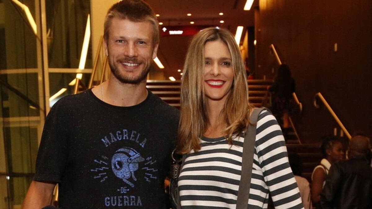 Foto: Fernanda Lima exibe barriga de grávida nesta sexta-feira, dia 26 ...