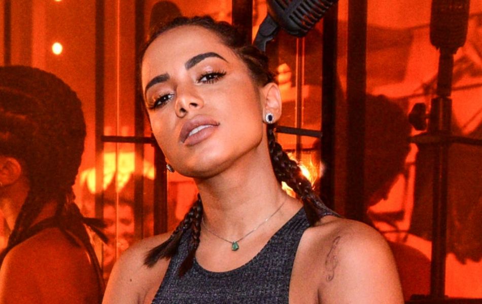 Boca de Anitta ganha nova forma após preenchimento labial. Vídeo do ...