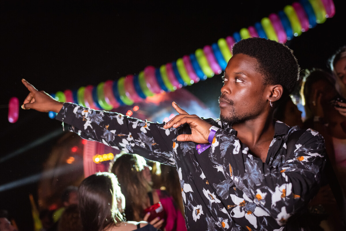 Foto: O ator Maicon Rodrigues e mais famosos se divertem na festa ...