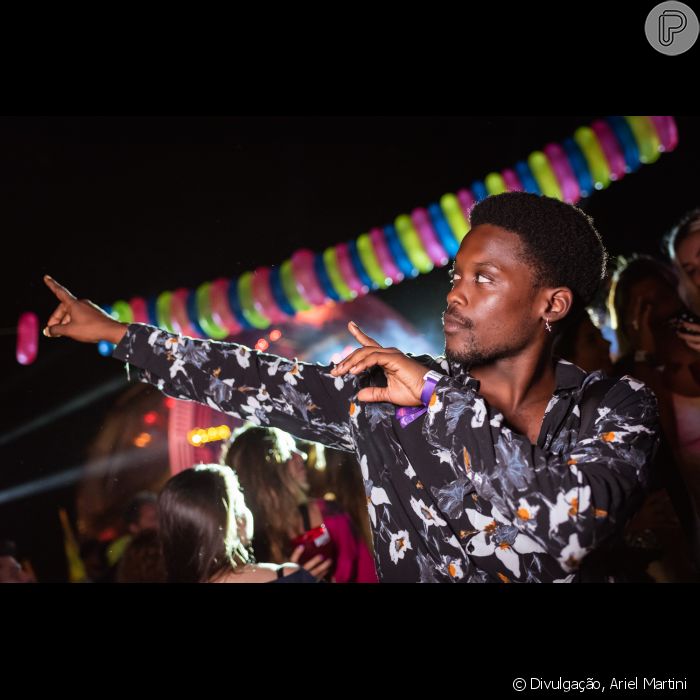 O ator Maicon Rodrigues e mais famosos se divertem na festa Borogodó ...