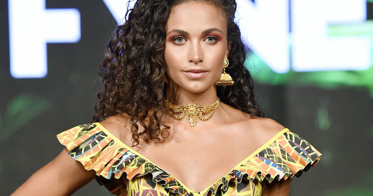 Moda praia 2020: o metalizado também tem vez no beachwear; basta ...