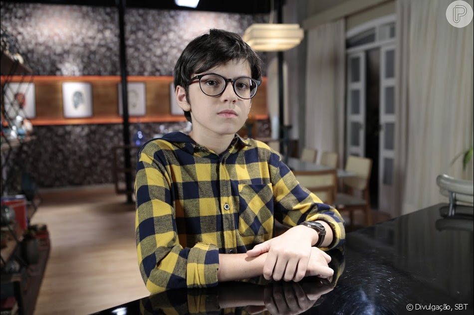 Na novela 'As Aventuras de Poliana', Bento (Davi Campolongo) se machuca ...