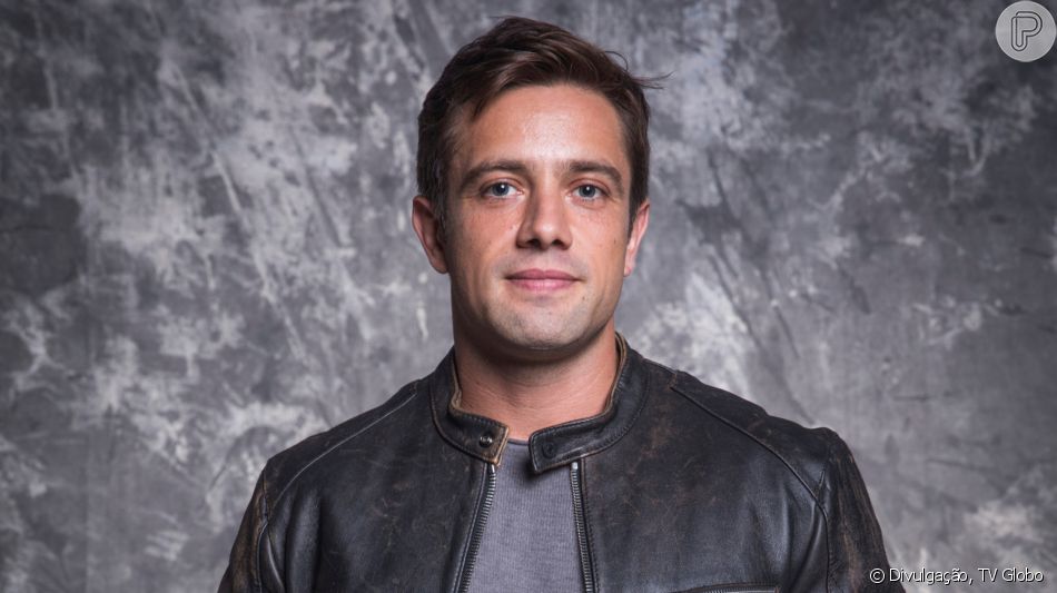 Rafael Cardoso se comparou aos filhos em foto no Instagram nesta quinta ...