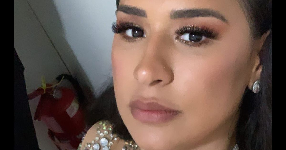 Simone mostra look com transparência e brilho - Purepeople