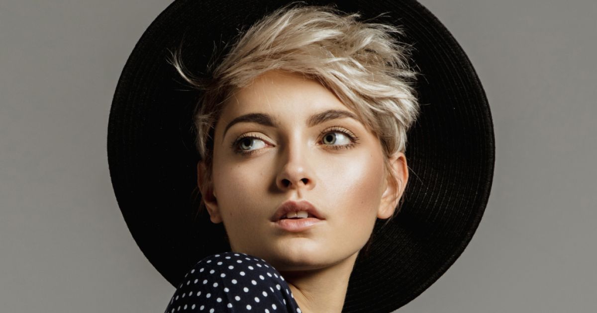 Cabelo descolorido: dicas para manter a cor viva em casa - Purepeople