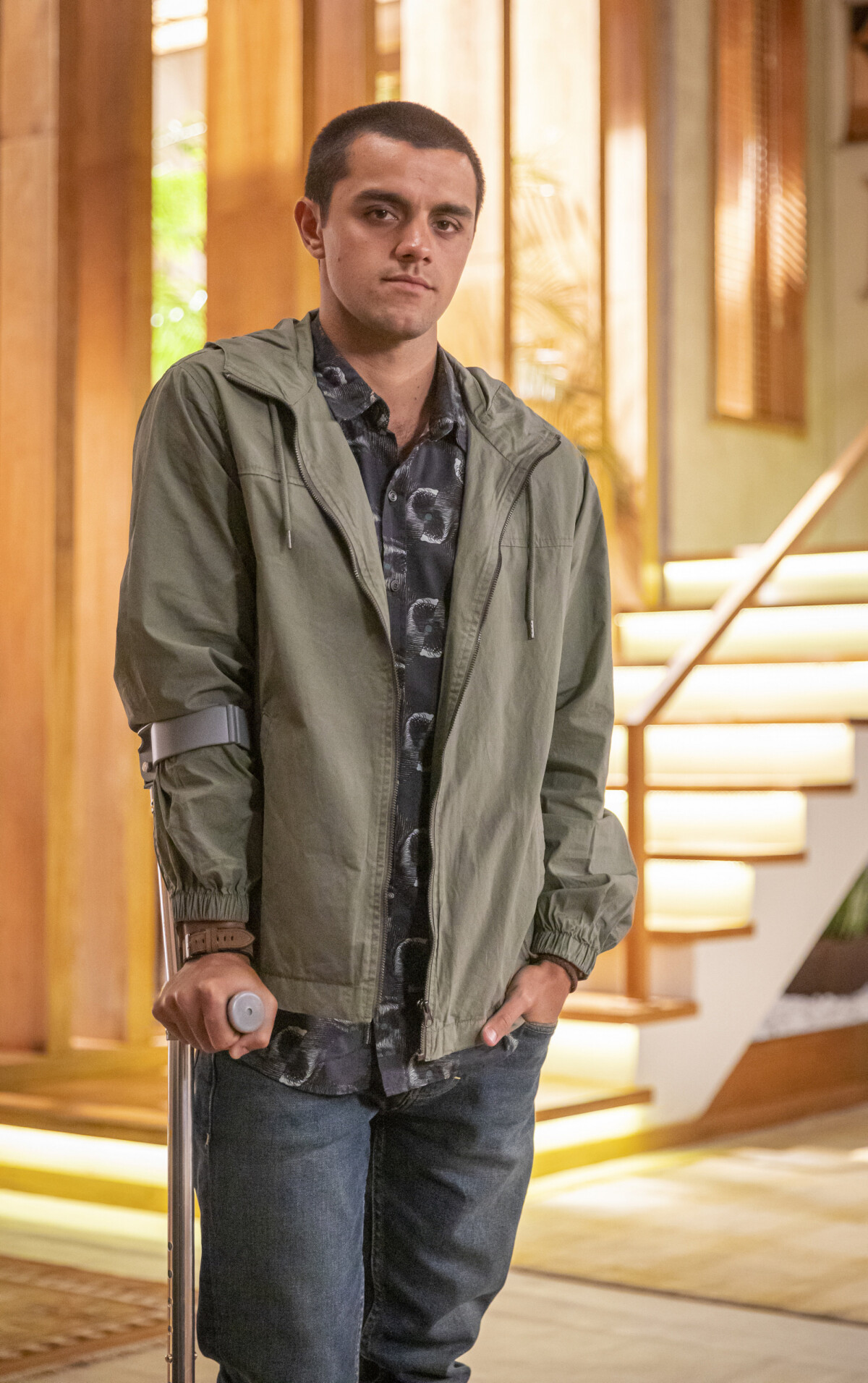 Foto: Felipe Simas vive o Téo da novela 'Salve-se Quem Puder' e é visto ...