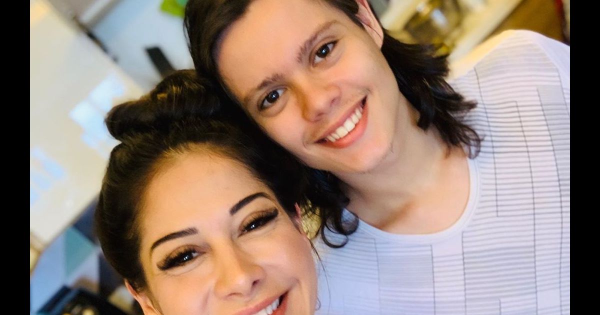 Mais magro, filho de Mayra Cardi chama atenção em foto com a mãe ...