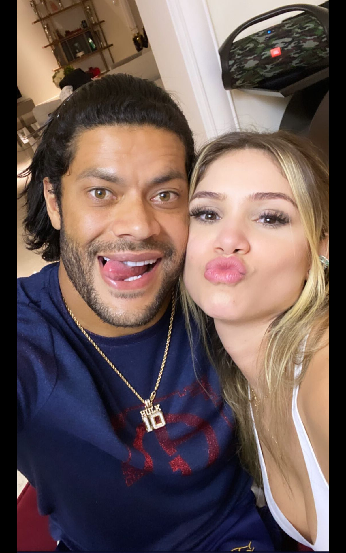 Foto: Hulk Paraíba nega que Camila, a atual mulher e sobrinha de Iran ...