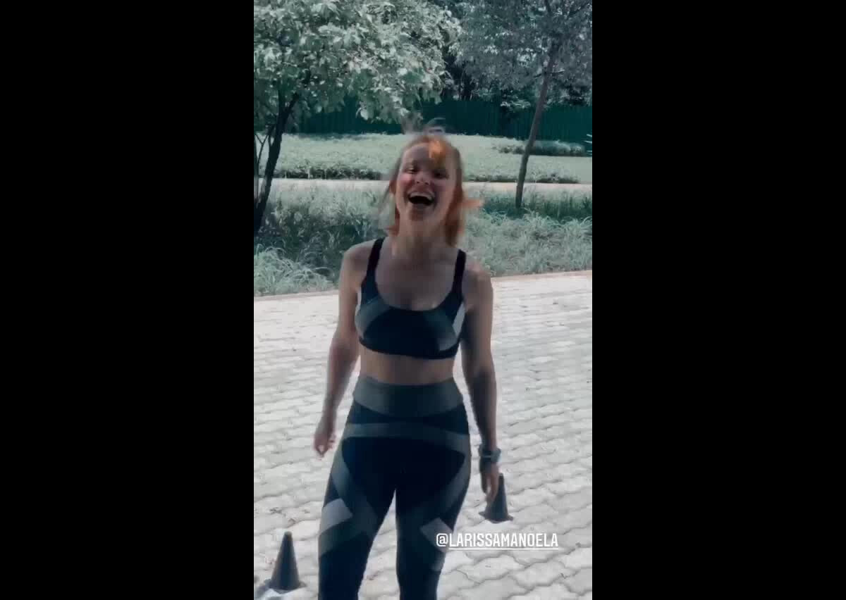 Vídeo: Larissa Manoela faz treino funcional e corpo impressiona ...