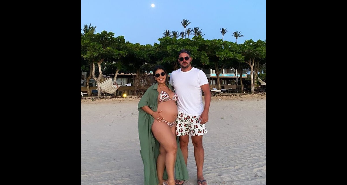 Foto: De biquíni, Simone mostra barriga de gravidez em foto com marido ... Foto: De biquíni, Simone mostra barriga de gravidez em foto com marido ...
