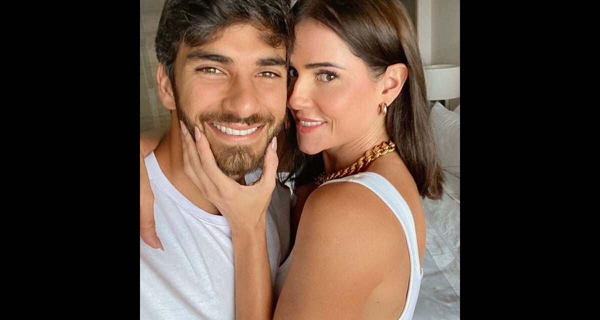 Foto: Deborah Secco se declara ao marido, Hugo Moura: 'Maior presente ... Foto: Deborah Secco se declara ao marido, Hugo Moura: 'Maior presente ...