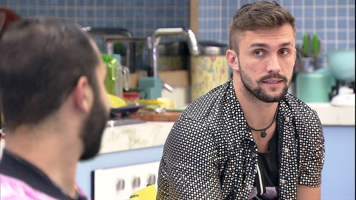 Foto No Bbb 21 Arthur Viveu Romance Com Carla Diaz Purepeople