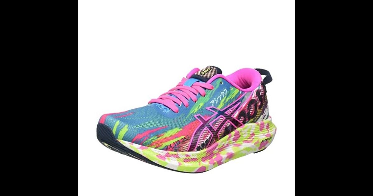 O tênis colorido traz impacto ao look de treino mais básico - Purepeople