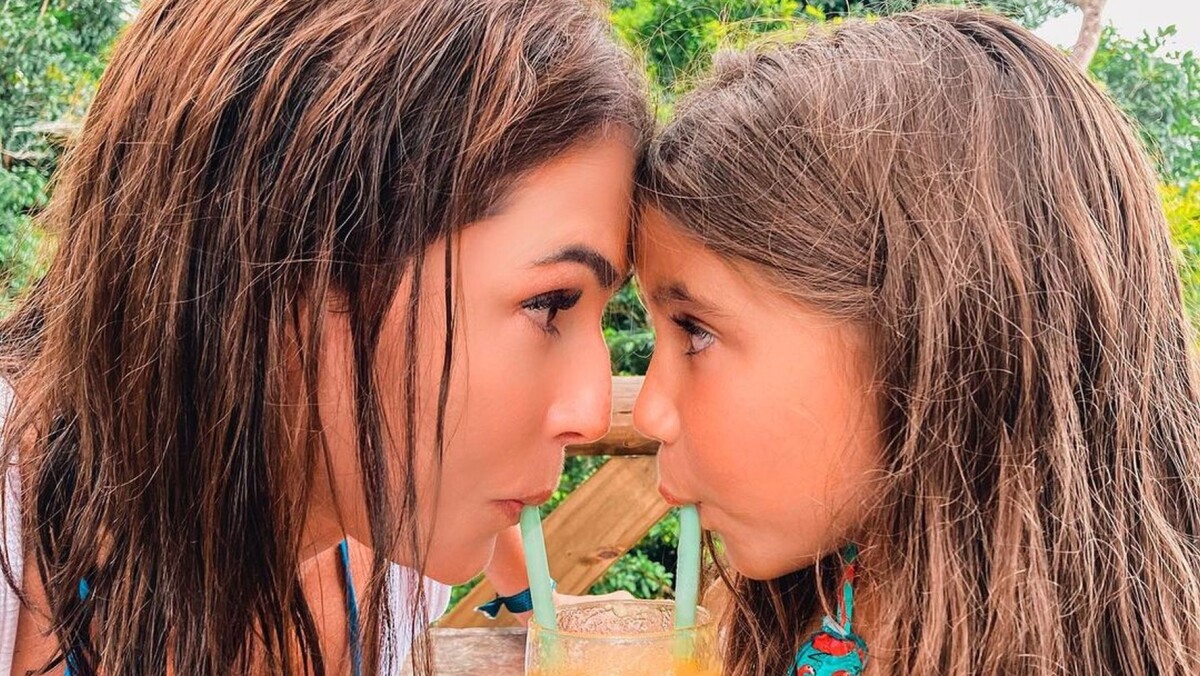 Foto: Filha de Deborah Secco marcou reunião no Zoom com amigas, para ...